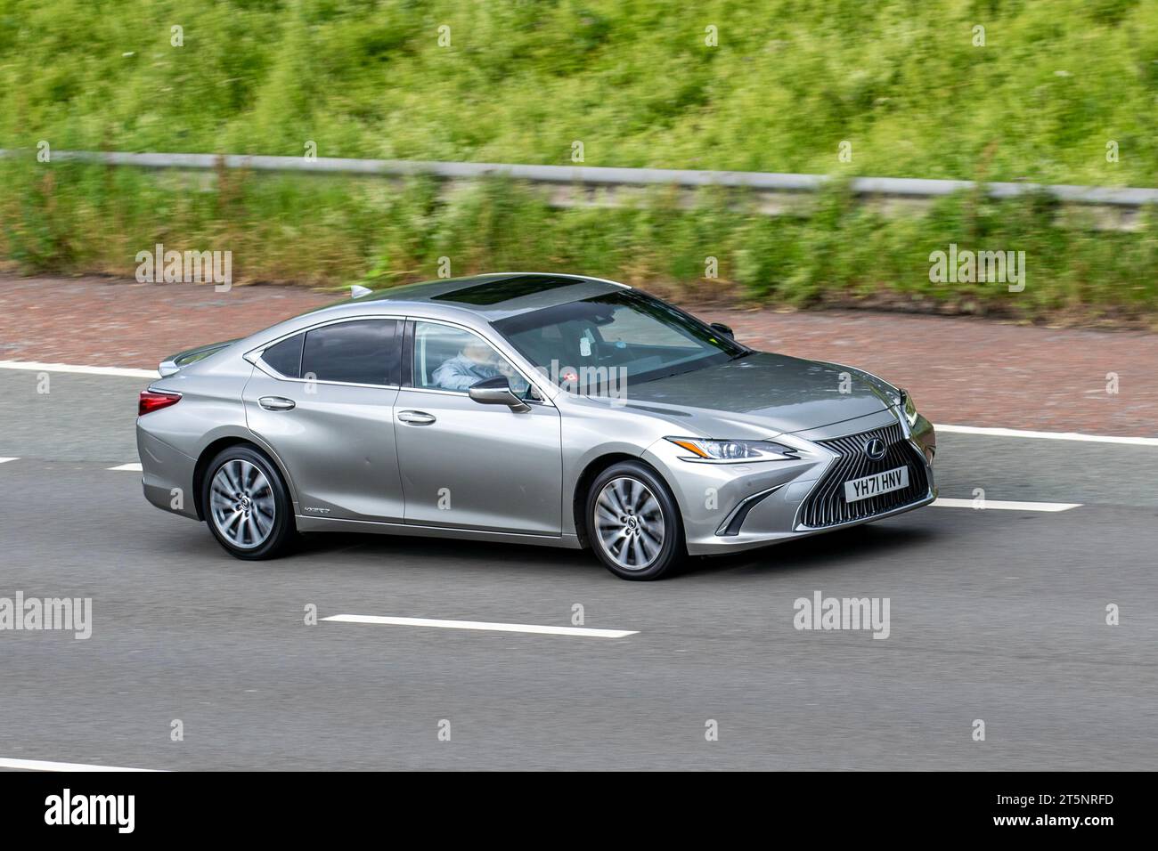 Lexus es 300h cvt hi-res stock photography and images - Alamy