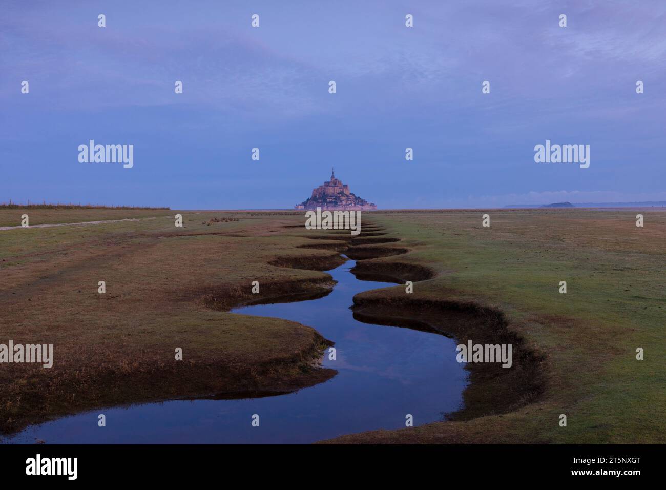 Dawn at mont saint michel hi-res stock photography and images - Alamy