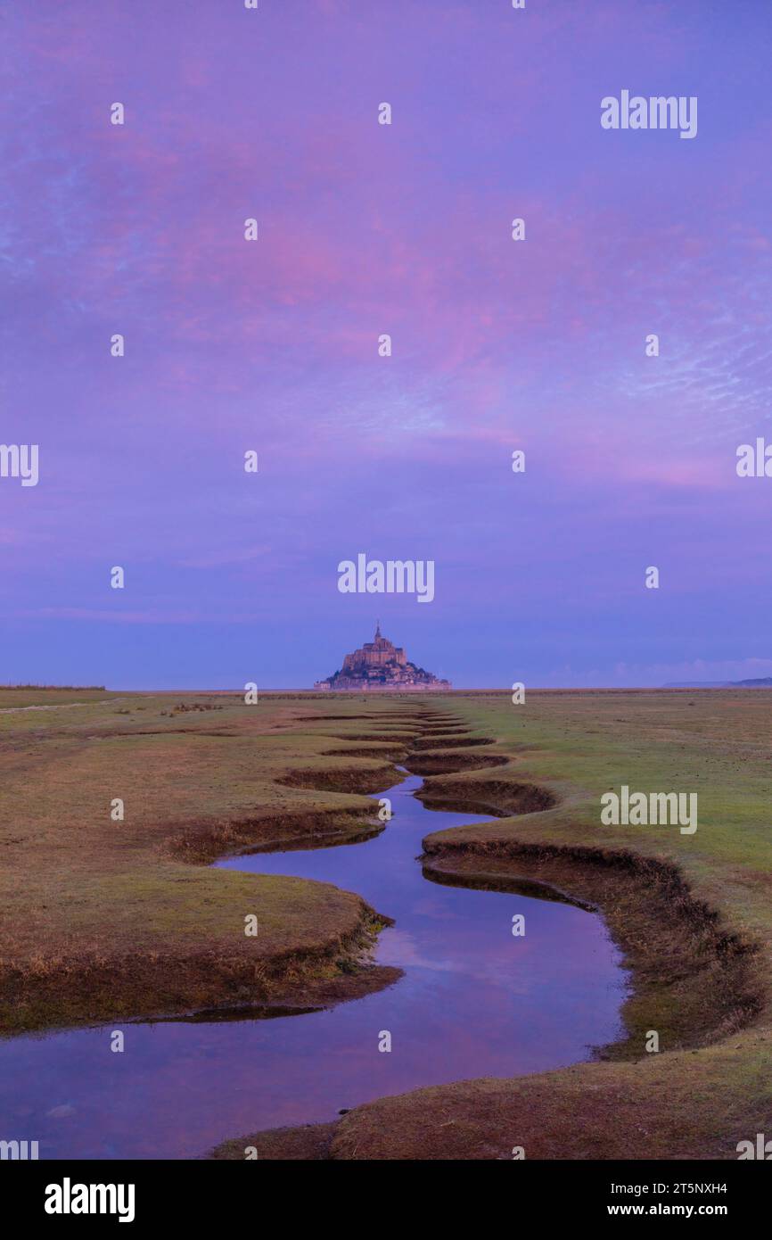 Dawn at mont saint michel hi-res stock photography and images - Alamy