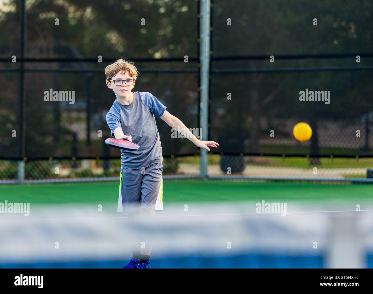 People playing pickleball hi-res stock photography and images - Alamy