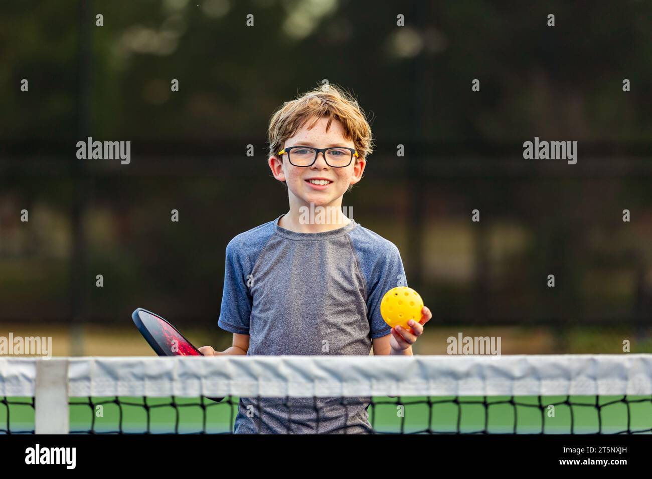 People playing pickleball hi-res stock photography and images - Alamy