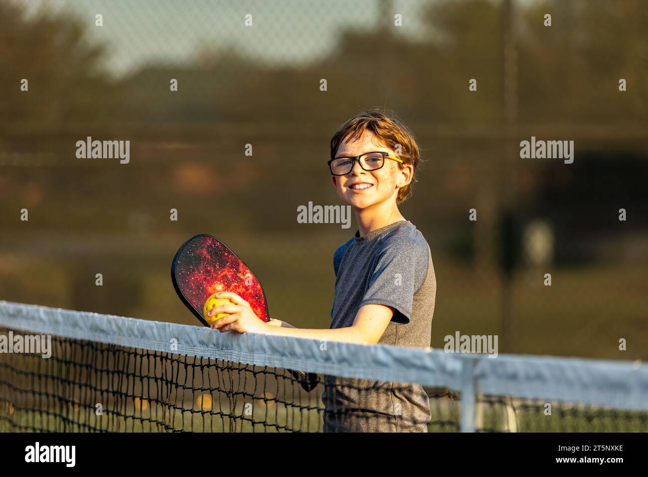 People playing pickleball hi-res stock photography and images - Alamy