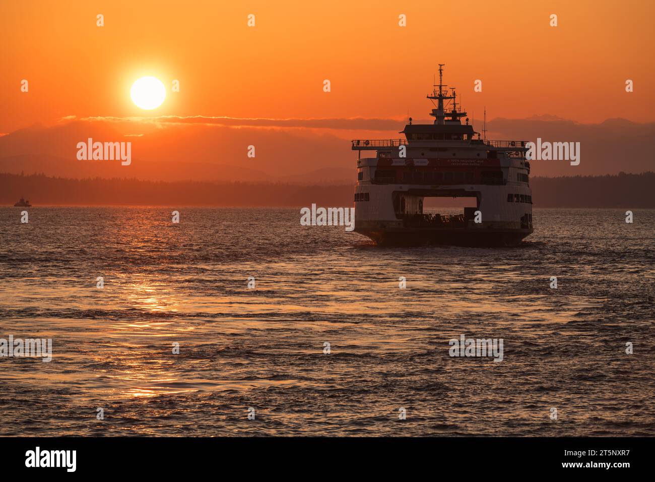 Seattle, USA. 29 Sep, 2023. Ferry leaving the Colman Ferry Terminal on ...
