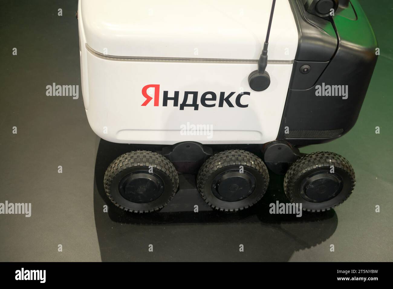 Self-controlled robot delivering orders of goods from Yandex - Moscow ...