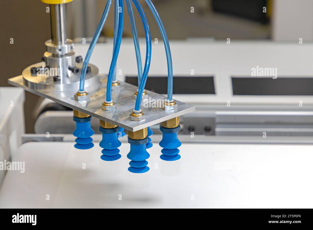 Automatic Arm With Vacuum Suction Picking at Conveyor Stock Photo - Alamy