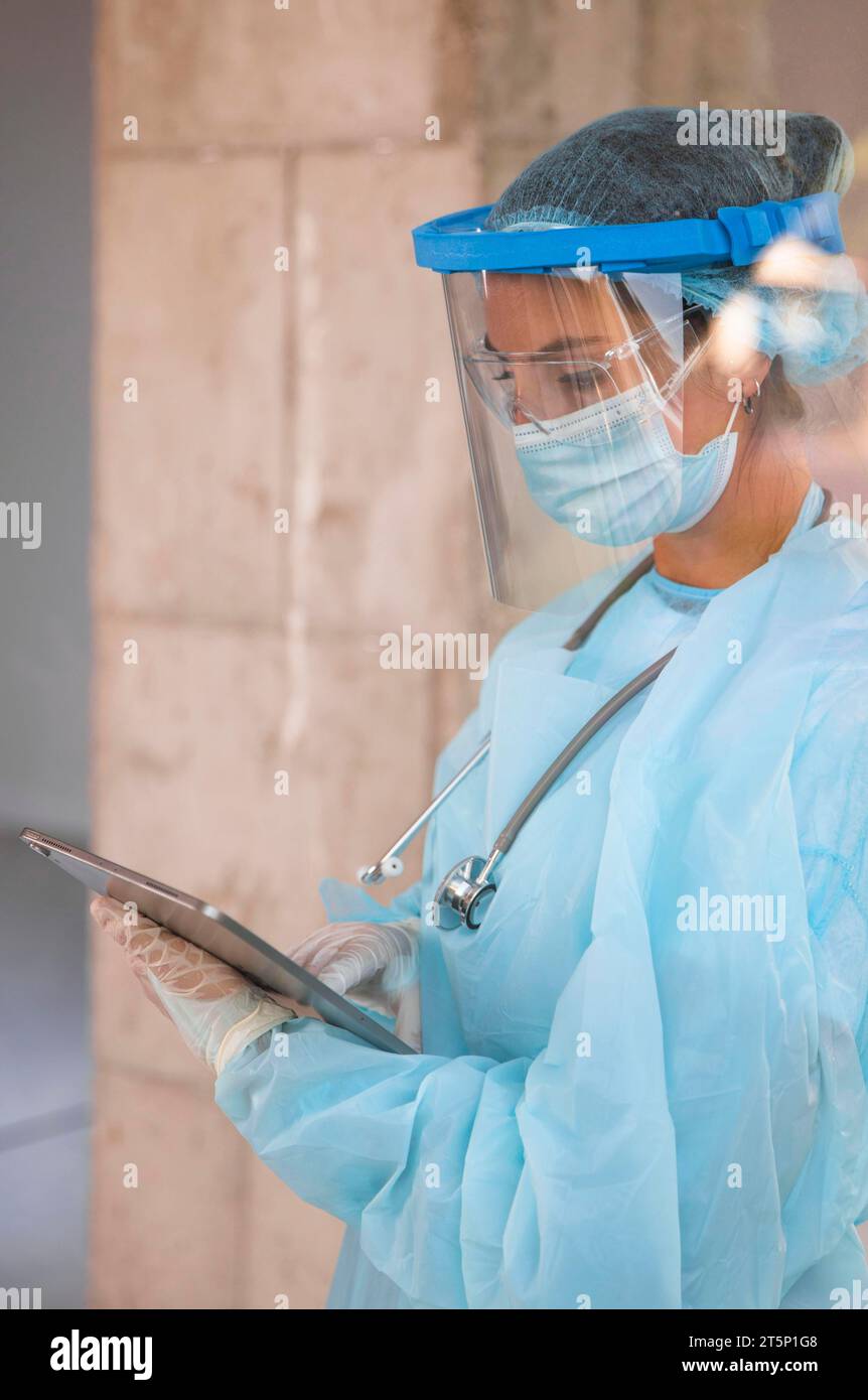 Sideways female doctor looking clipboard Stock Photo - Alamy
