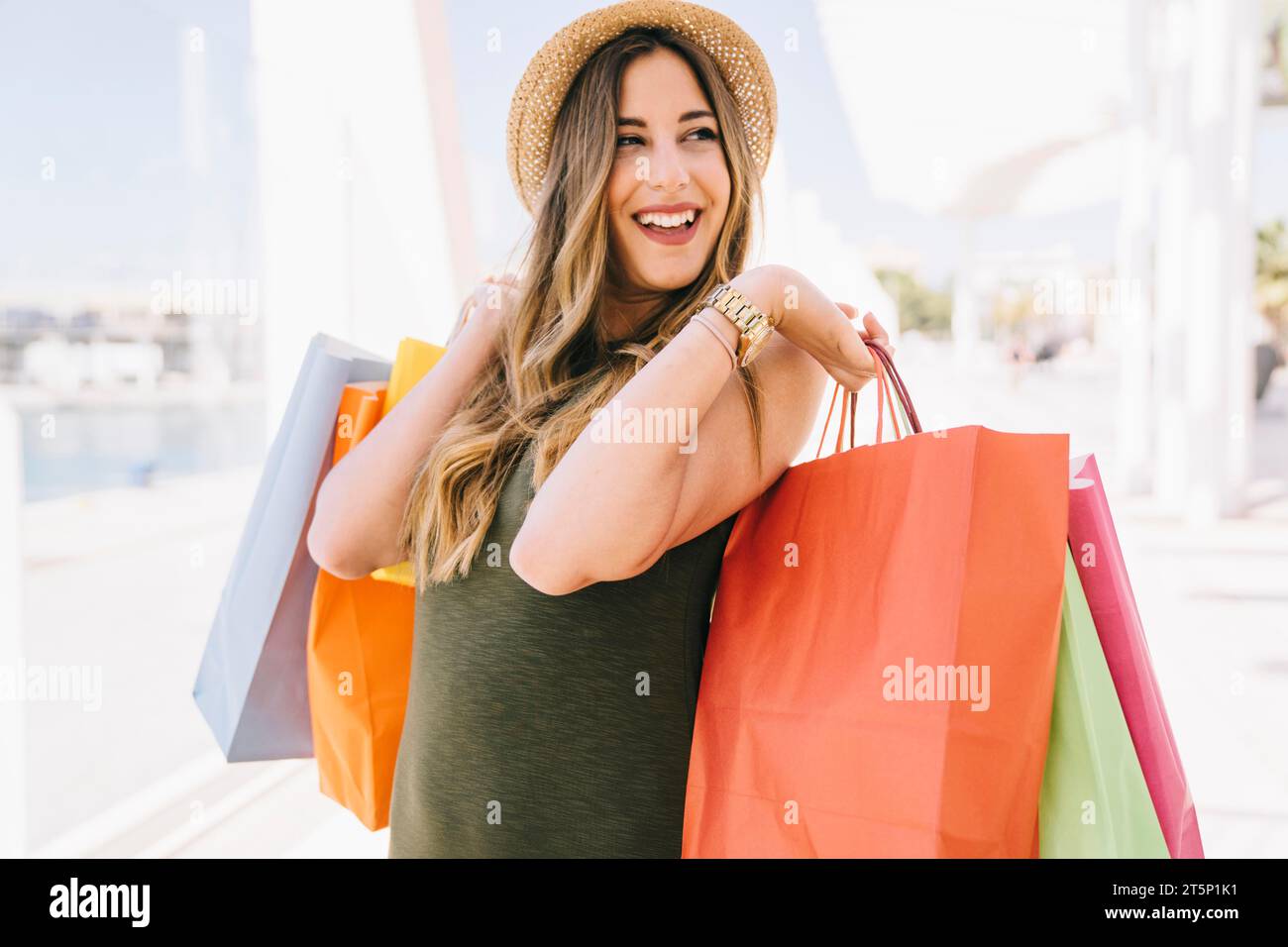 Shopping model hi-res stock photography and images - Alamy