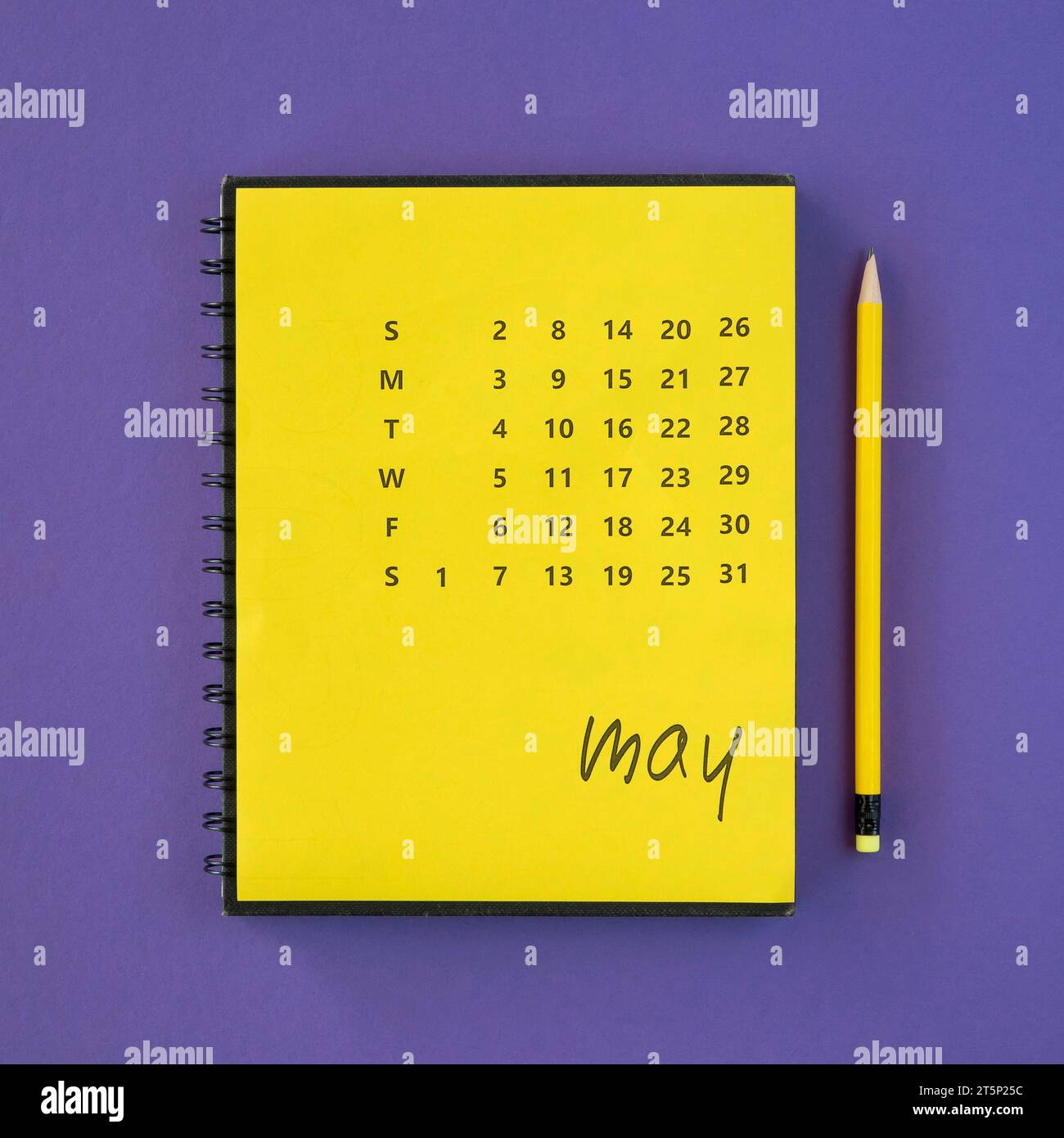 Calendar with pen holder hi-res stock photography and images - Alamy