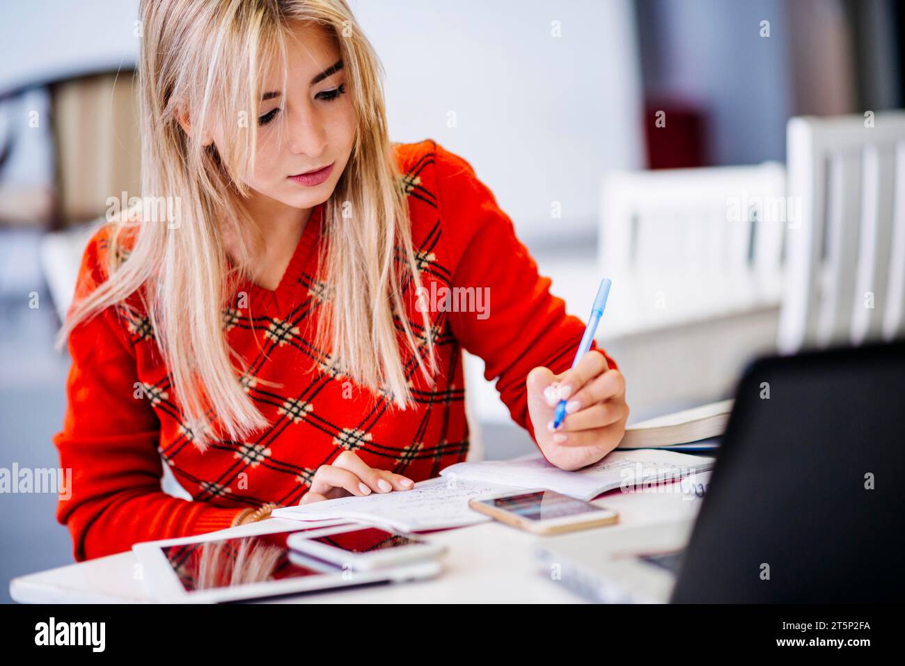 Pensive young woman notebook hi-res stock photography and images - Alamy