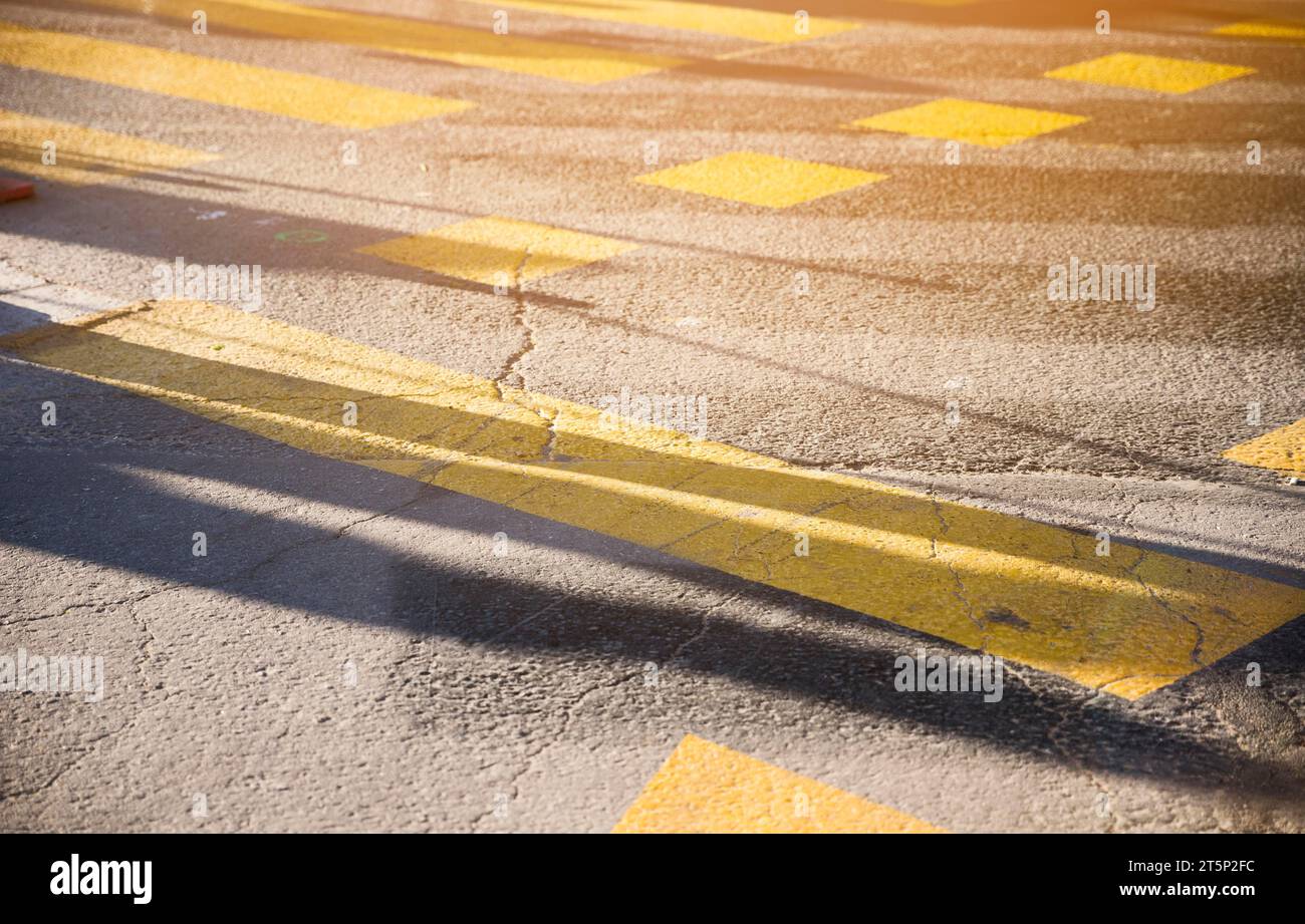 Yellow paint line black asphalt road surface texture Stock Photo - Alamy