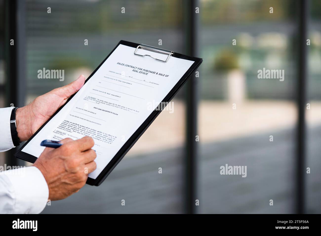 Interview clipboard female hi-res stock photography and images - Alamy