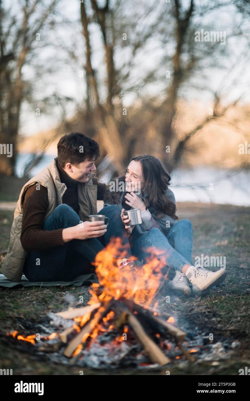 Campfire experience hi-res stock photography and images - Alamy