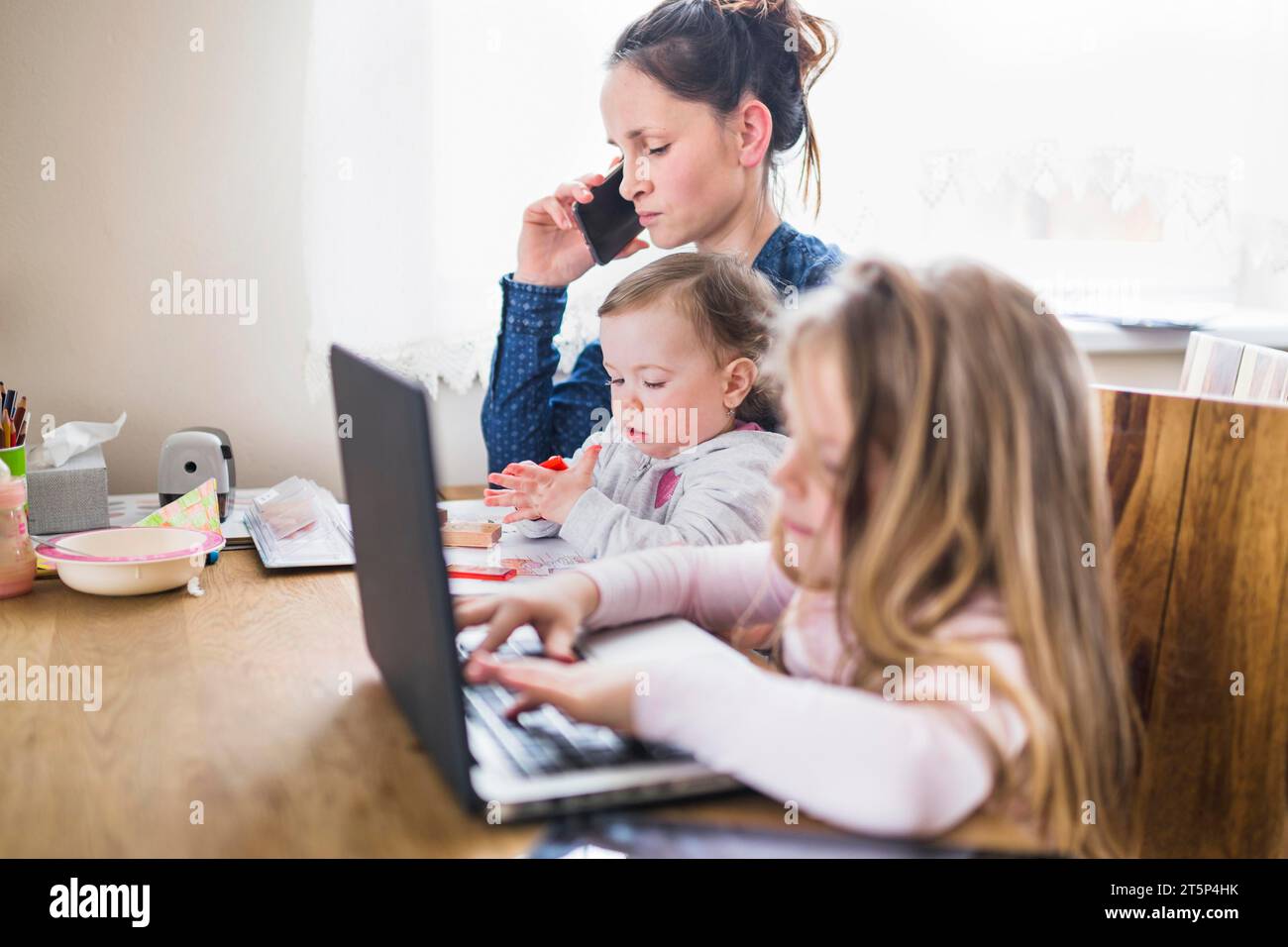 Girl on laptop hi-res stock photography and images - Alamy