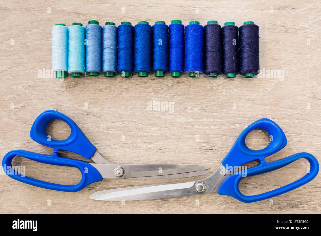 Scissors threads hi-res stock photography and images - Alamy