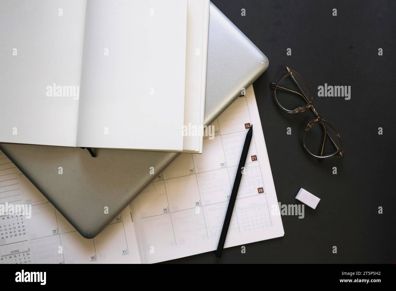 Laptop calendar hi-res stock photography and images - Alamy