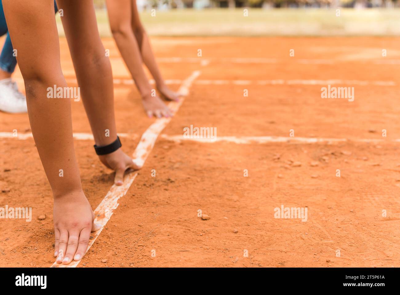 Runner woman starting position Stock Photo - Alamy
