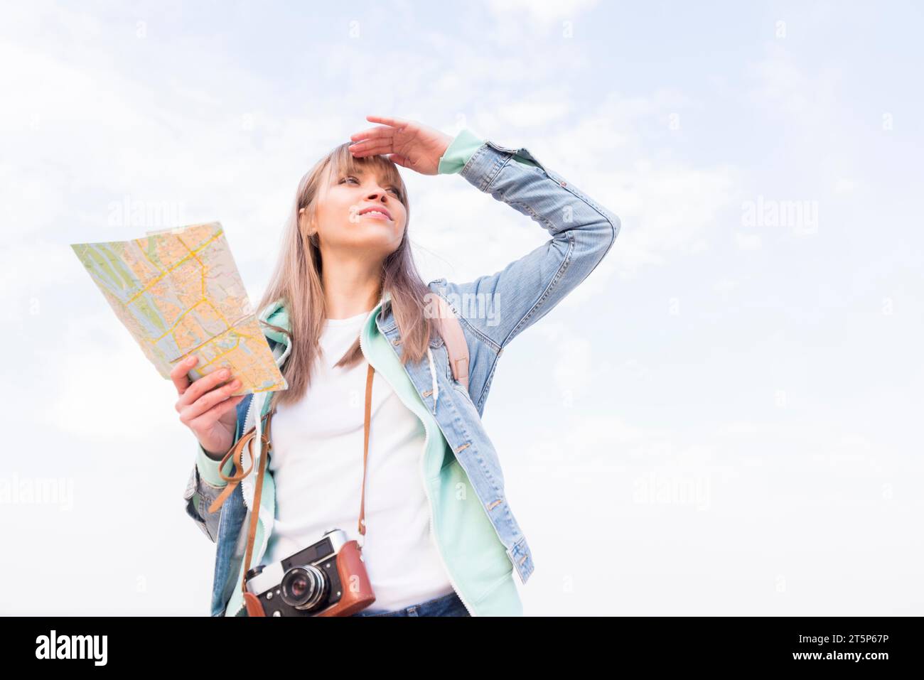 Person holding map hi-res stock photography and images - Alamy