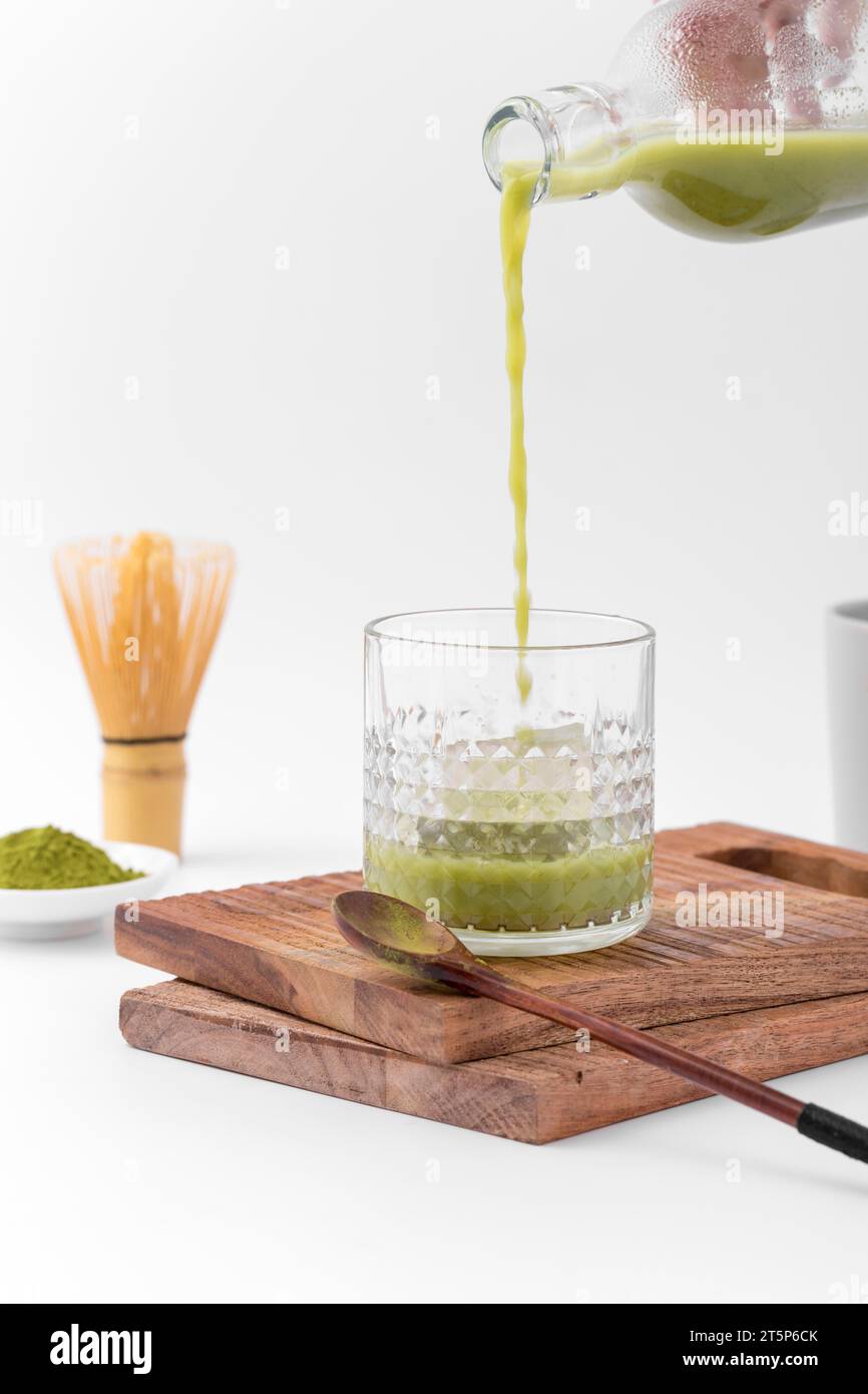 Pouring refreshing green tea hi-res stock photography and images - Alamy