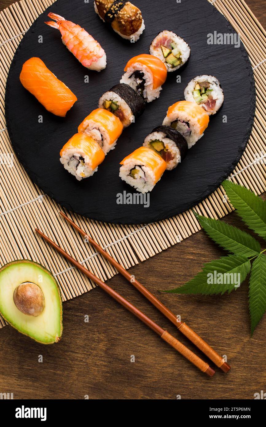 Sushi plating hi-res stock photography and images - Alamy