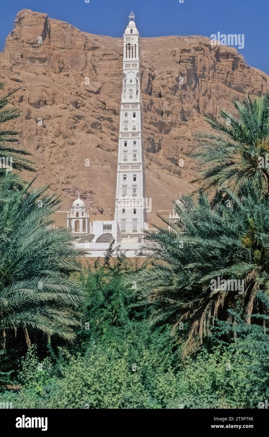 Al-Muhdhar Mosque is one of the historical mosques in the ancient city ...