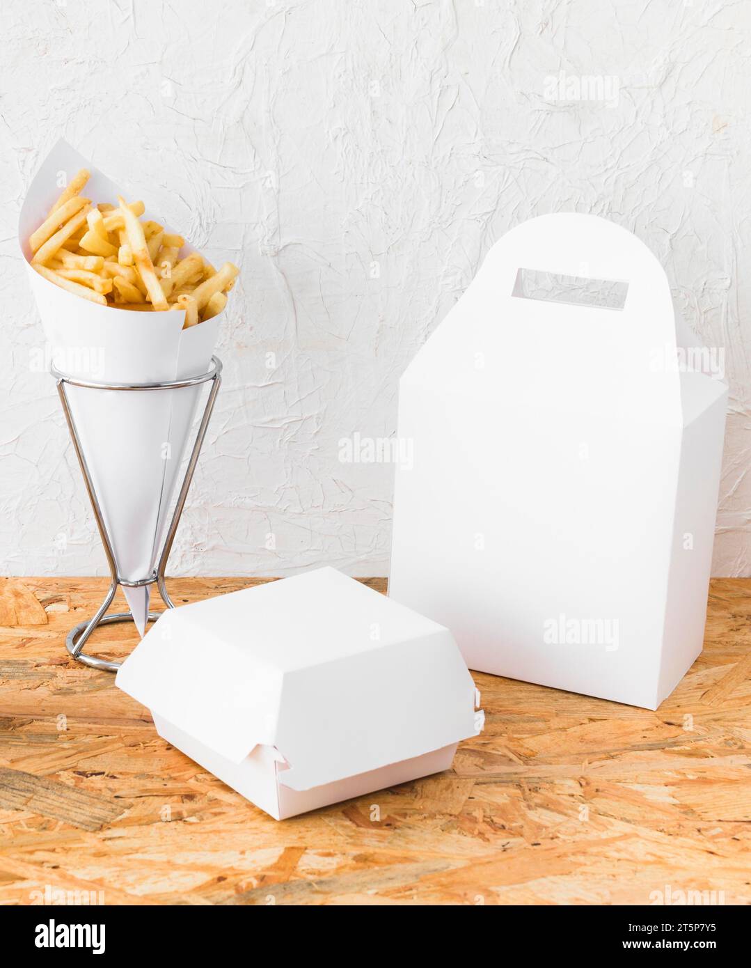 Food parcel hi-res stock photography and images - Alamy