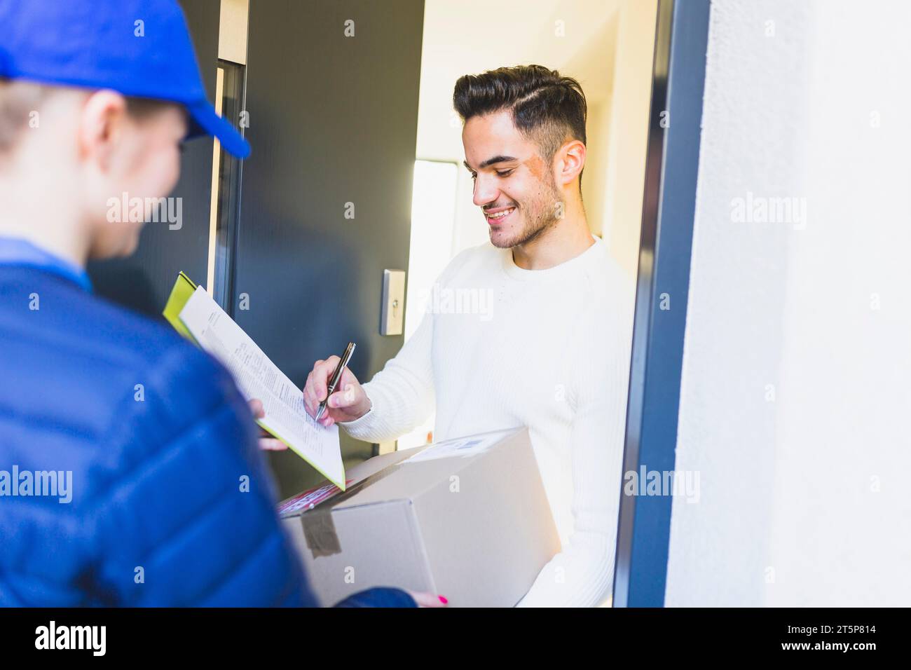 Customer content hi-res stock photography and images - Alamy
