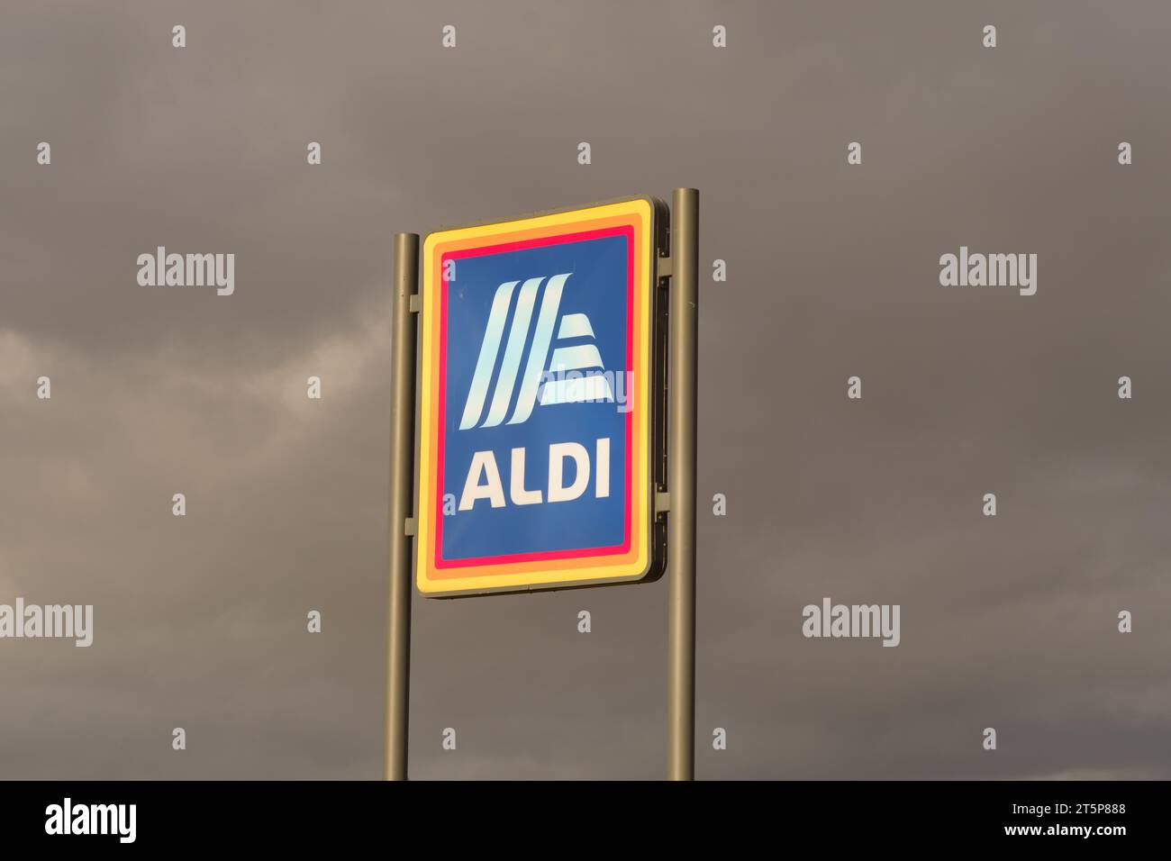 Aldi store sign hi-res stock photography and images - Alamy