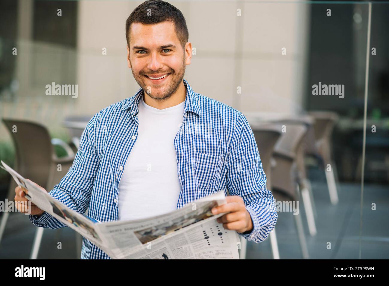Man reading newspaper cafe hi-res stock photography and images - Alamy