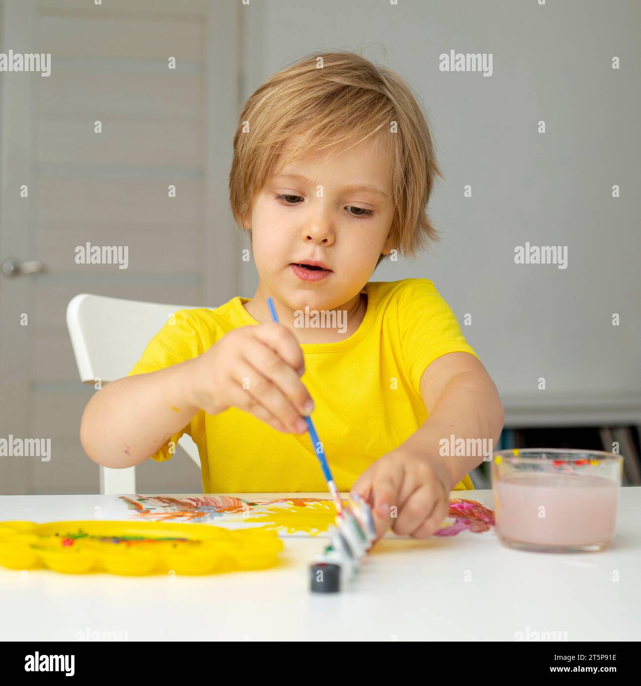 Little boy painting Stock Photo - Alamy