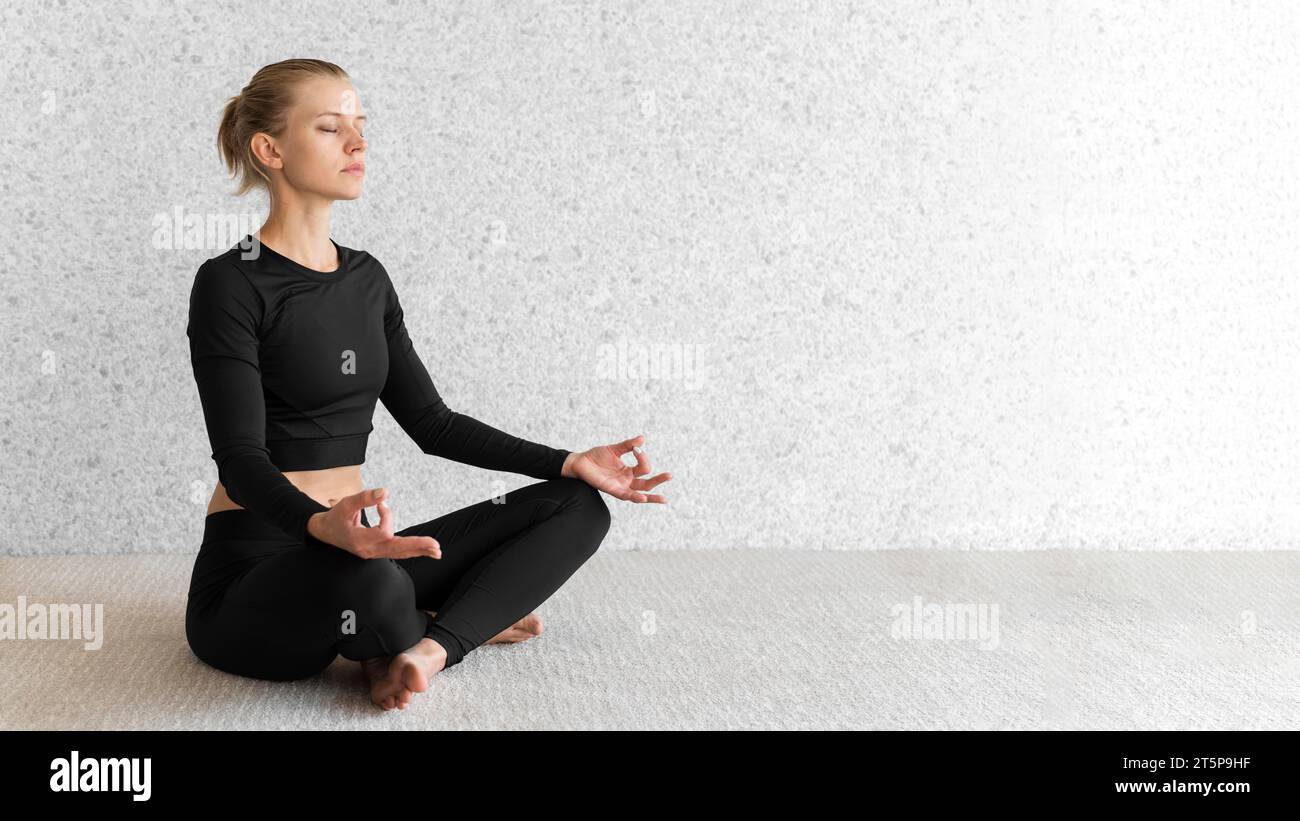 Side view woman meditating Stock Photo - Alamy