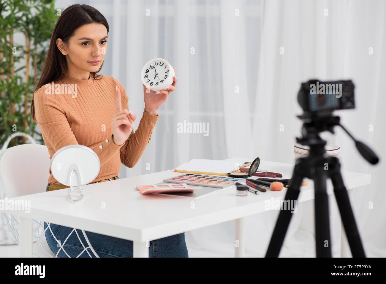 Woman clock cash hi-res stock photography and images - Alamy