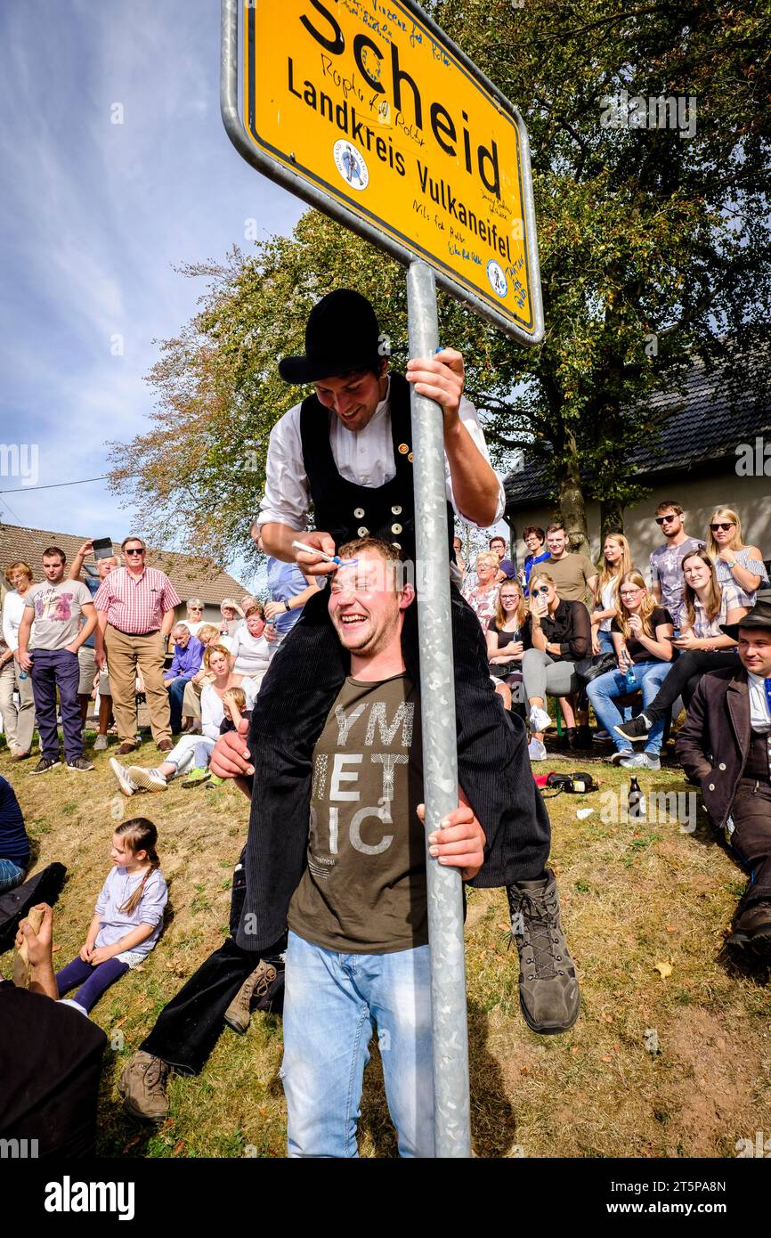 Roland young hi-res stock photography and images - Alamy