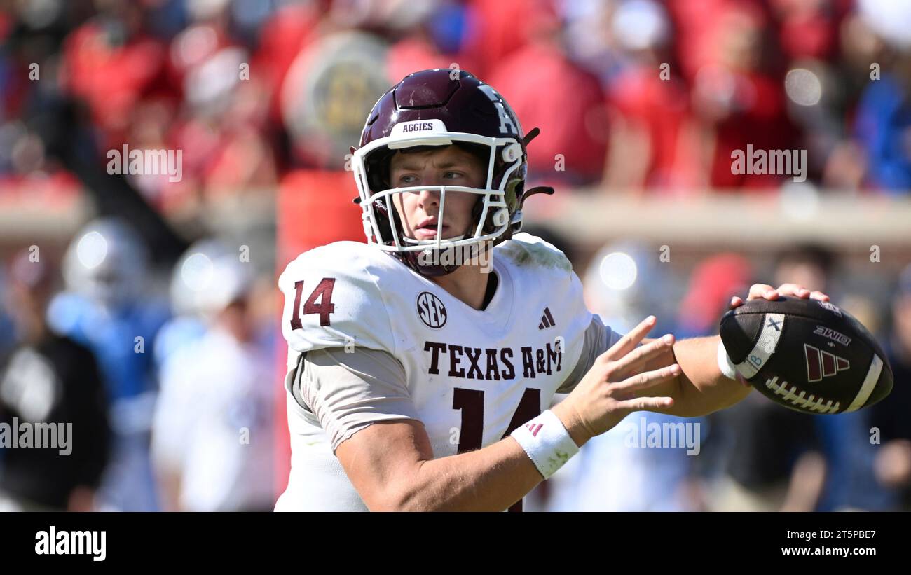 Texas A&M quarterback Max Johnson (14) passes the ball during the ...