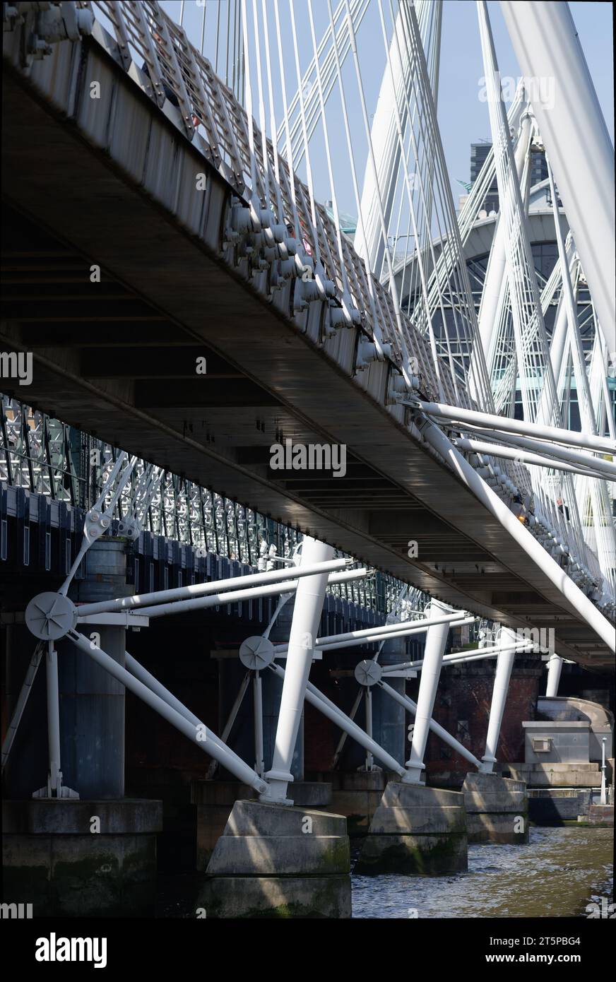Railway footbridges hi-res stock photography and images - Alamy