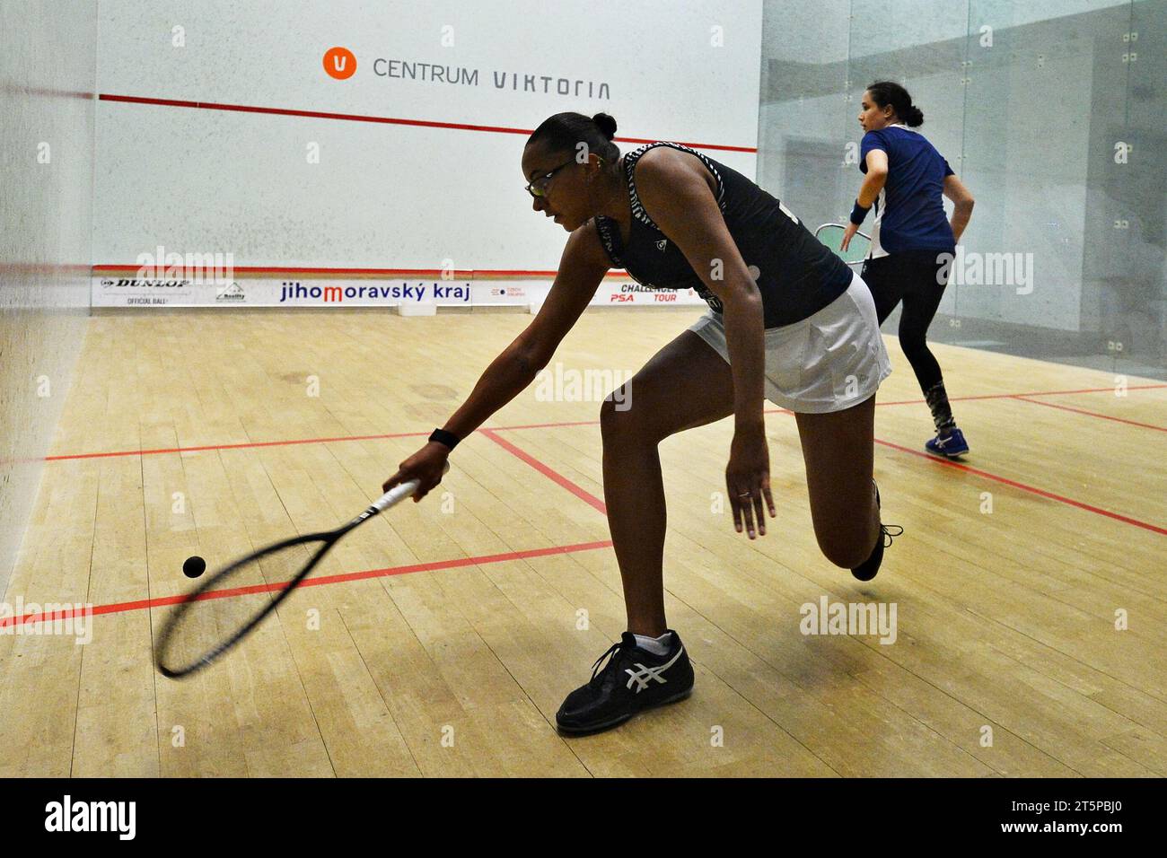 Brno, Czech Republic. 06th Nov, 2023. Asia Harris of Britain, left, and ...