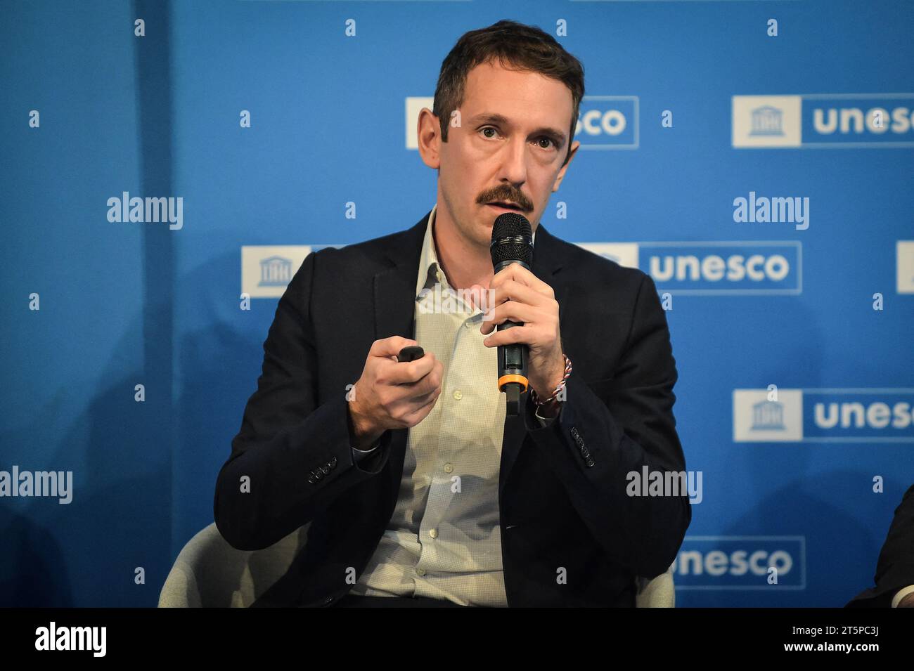 Ipsos paris hi-res stock photography and images - Alamy