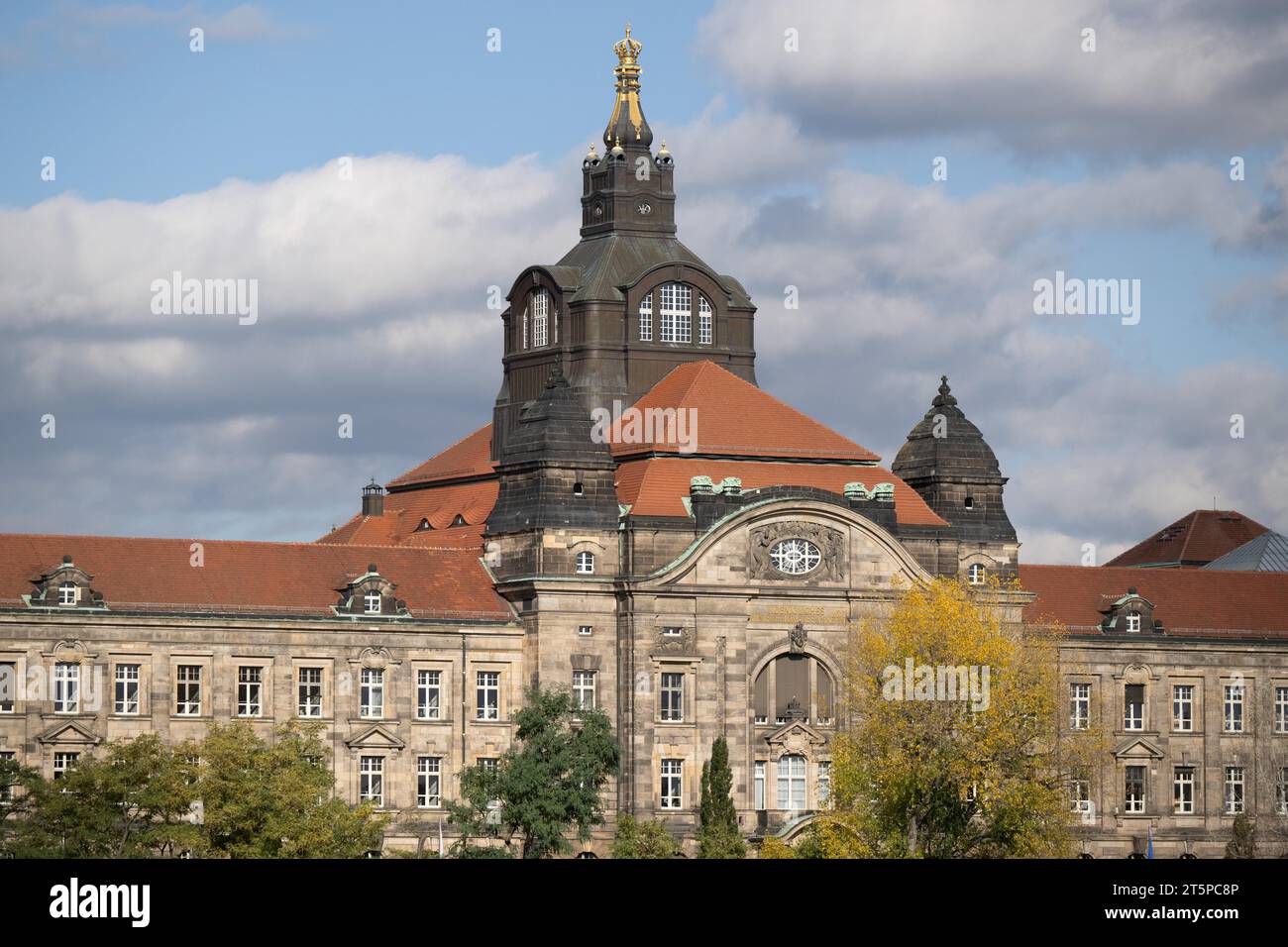Dresden, Germany. 04th Nov, 2023. The building of the Saxon State Chancellery and the Saxon ...