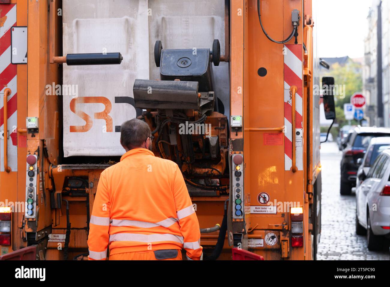 Dresden, Germany. 04th Nov, 2023. The refuse collection service of ...