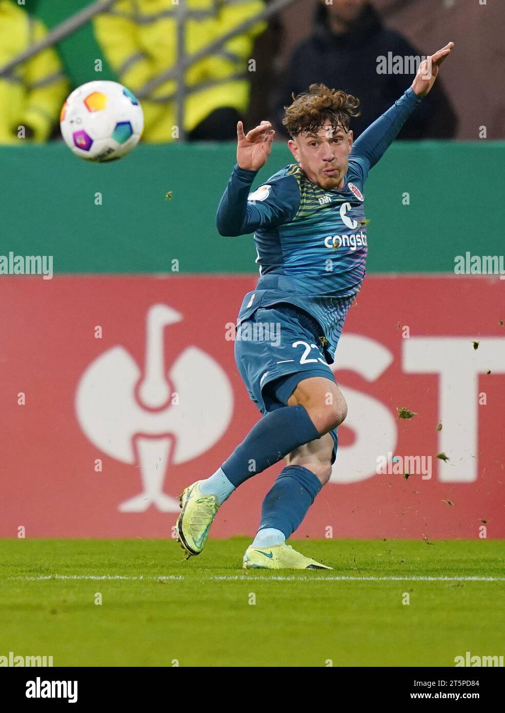 Hamburg, Germany. 31st Oct, 2023. Soccer: DFB Cup, 2nd round, FC St ...