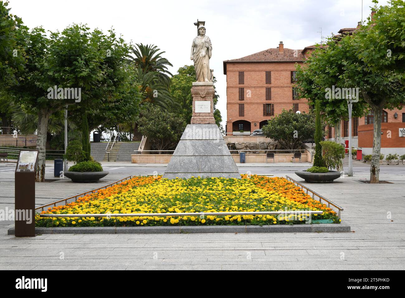 Calahorra, statue of La Matrona and Parador Nacional de Turismo at ...