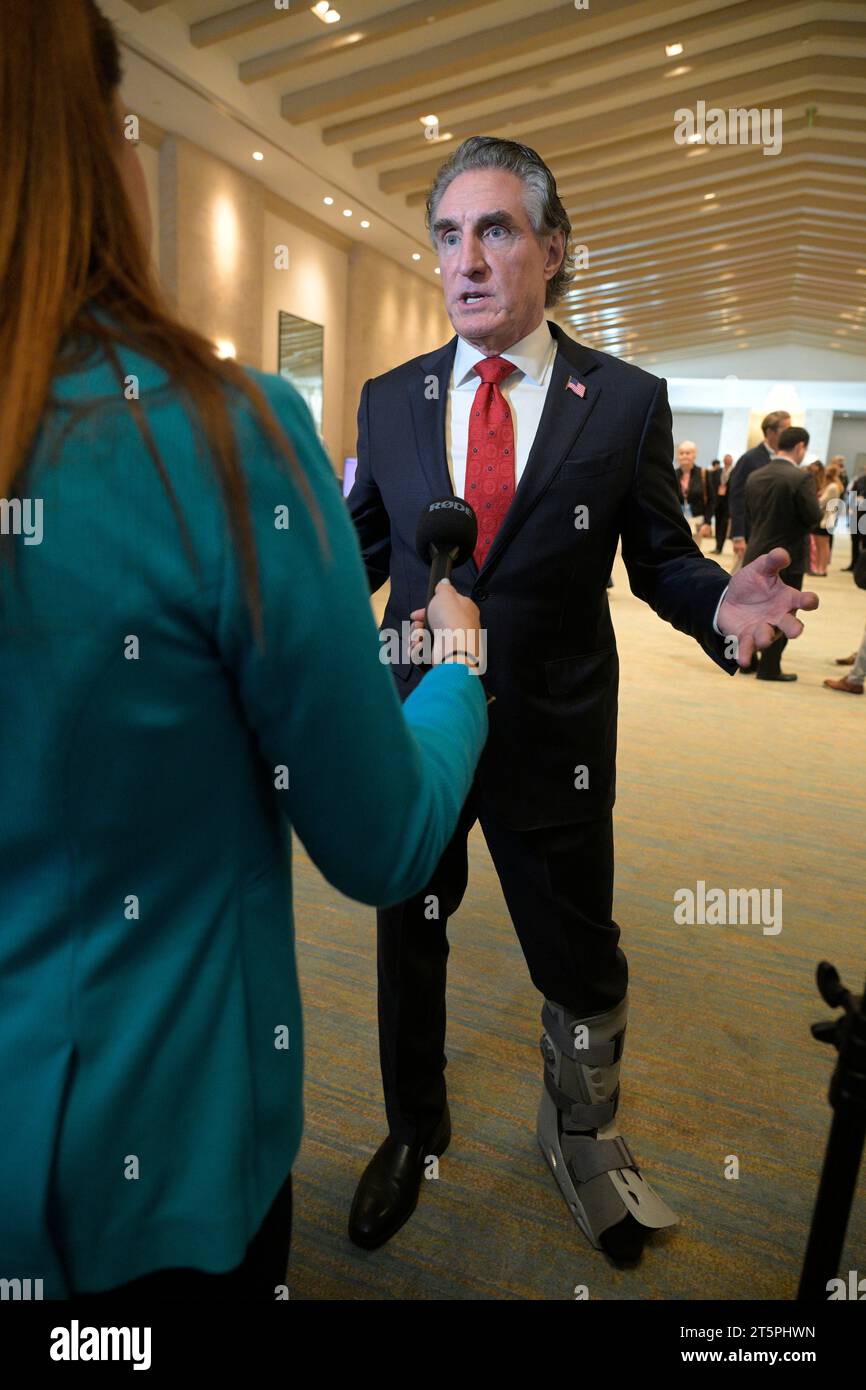 Republican presidential candidate North Dakota Gov. Doug Burgum, right ...