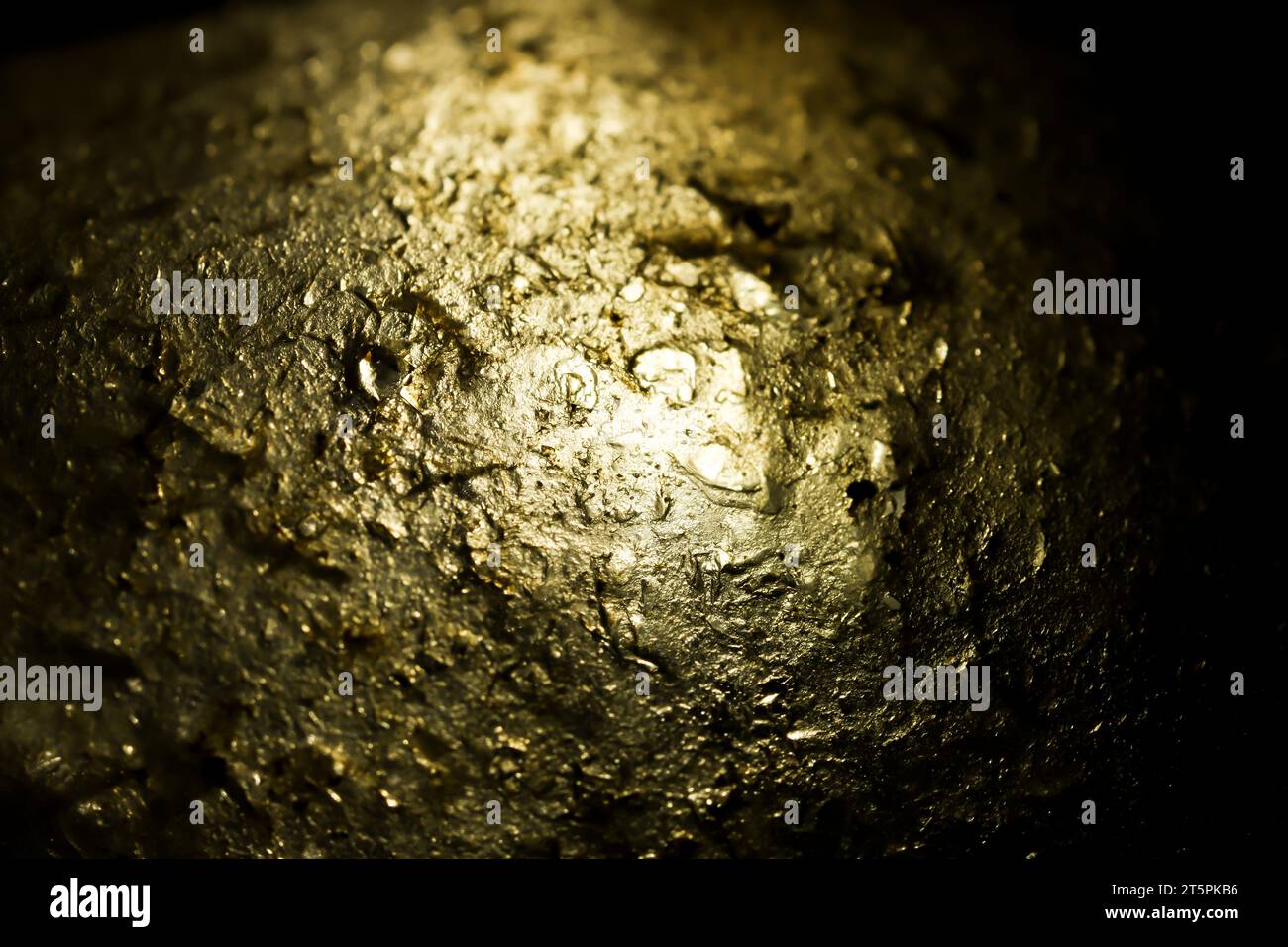 gold rock texture Stock Photo - Alamy
