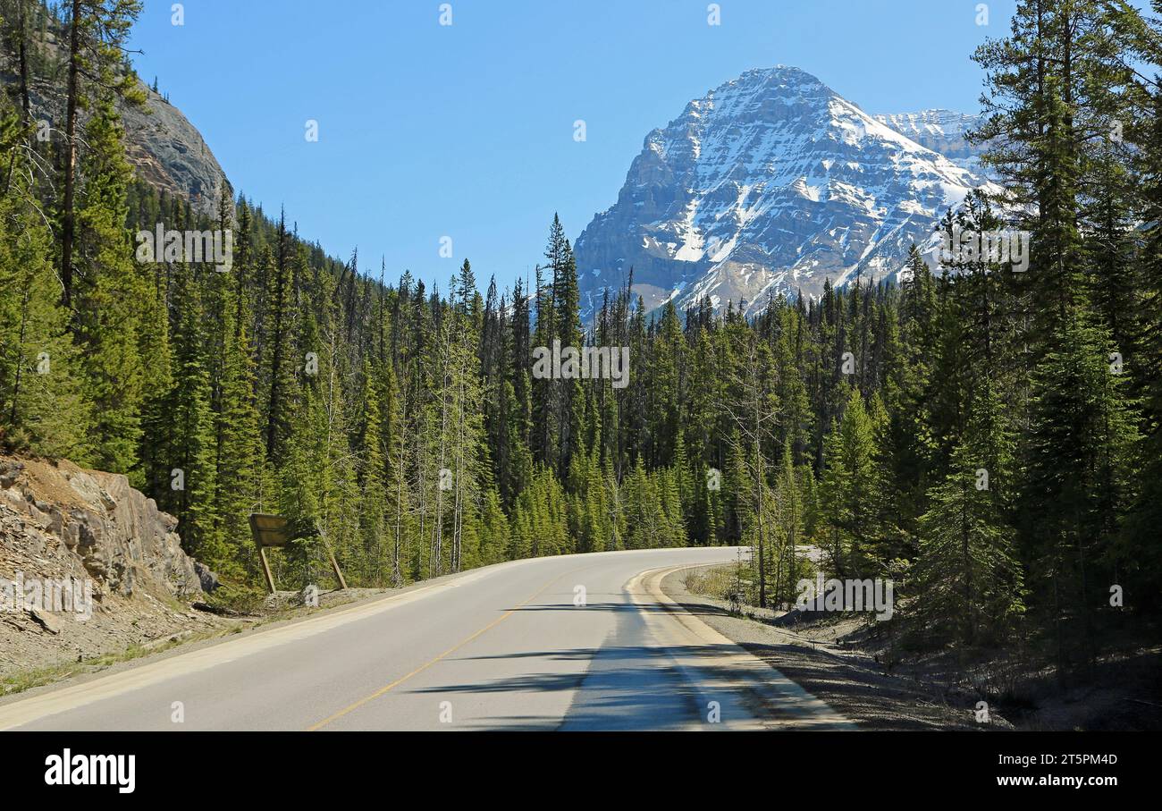 Beautiful mountain road mt hi-res stock photography and images - Alamy