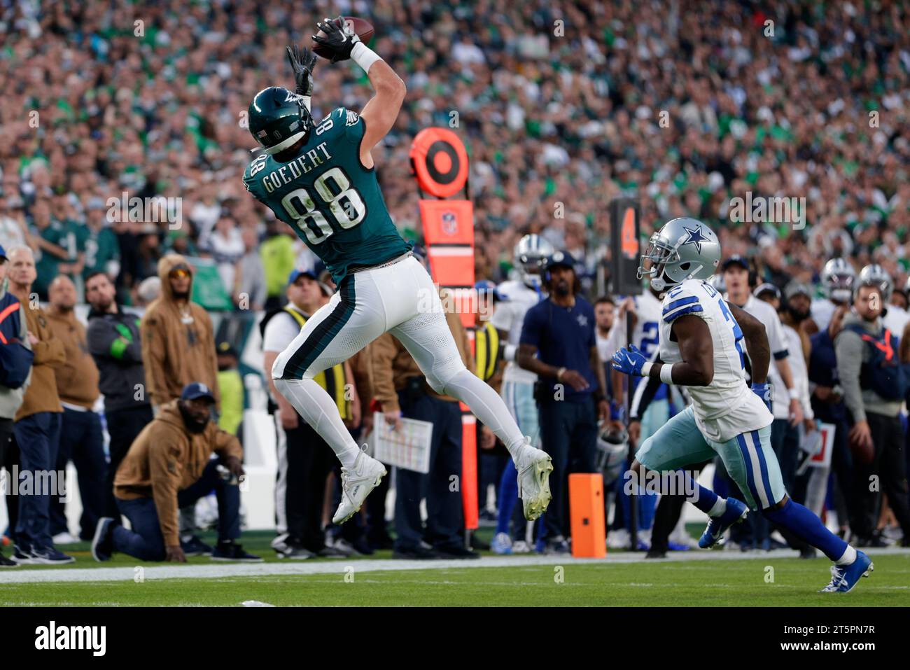 Philadelphia Eagles tight end Dallas Goedert (88) in action against the ...