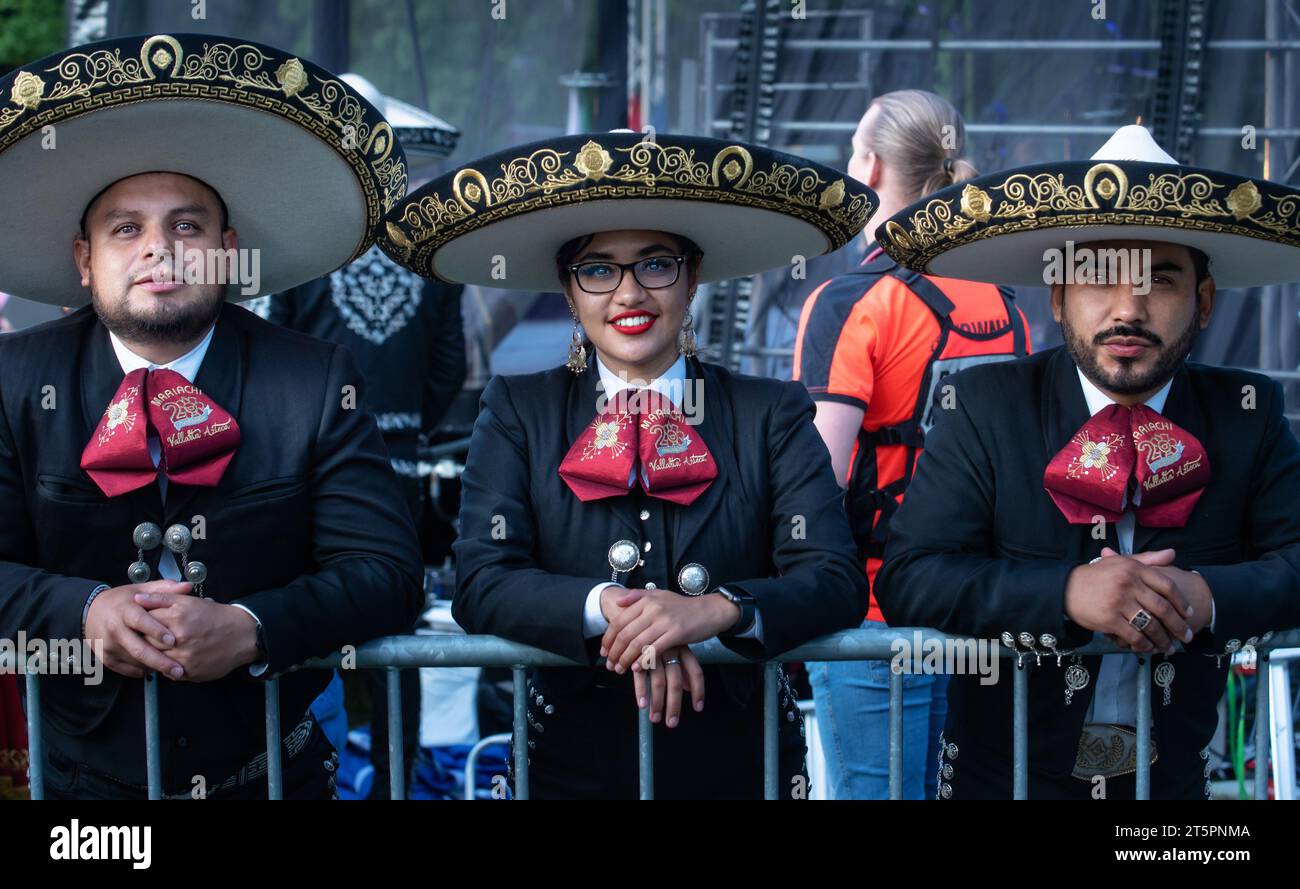 Mexican mariachi band in traditional mariachi costumes Stock Photo - Alamy