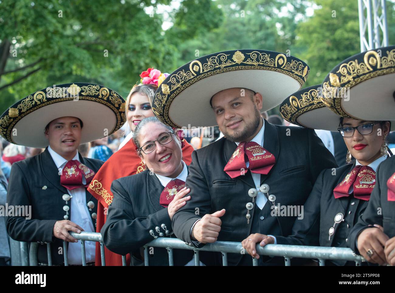 Mexican mariachi band in traditional mariachi costumes Stock Photo - Alamy