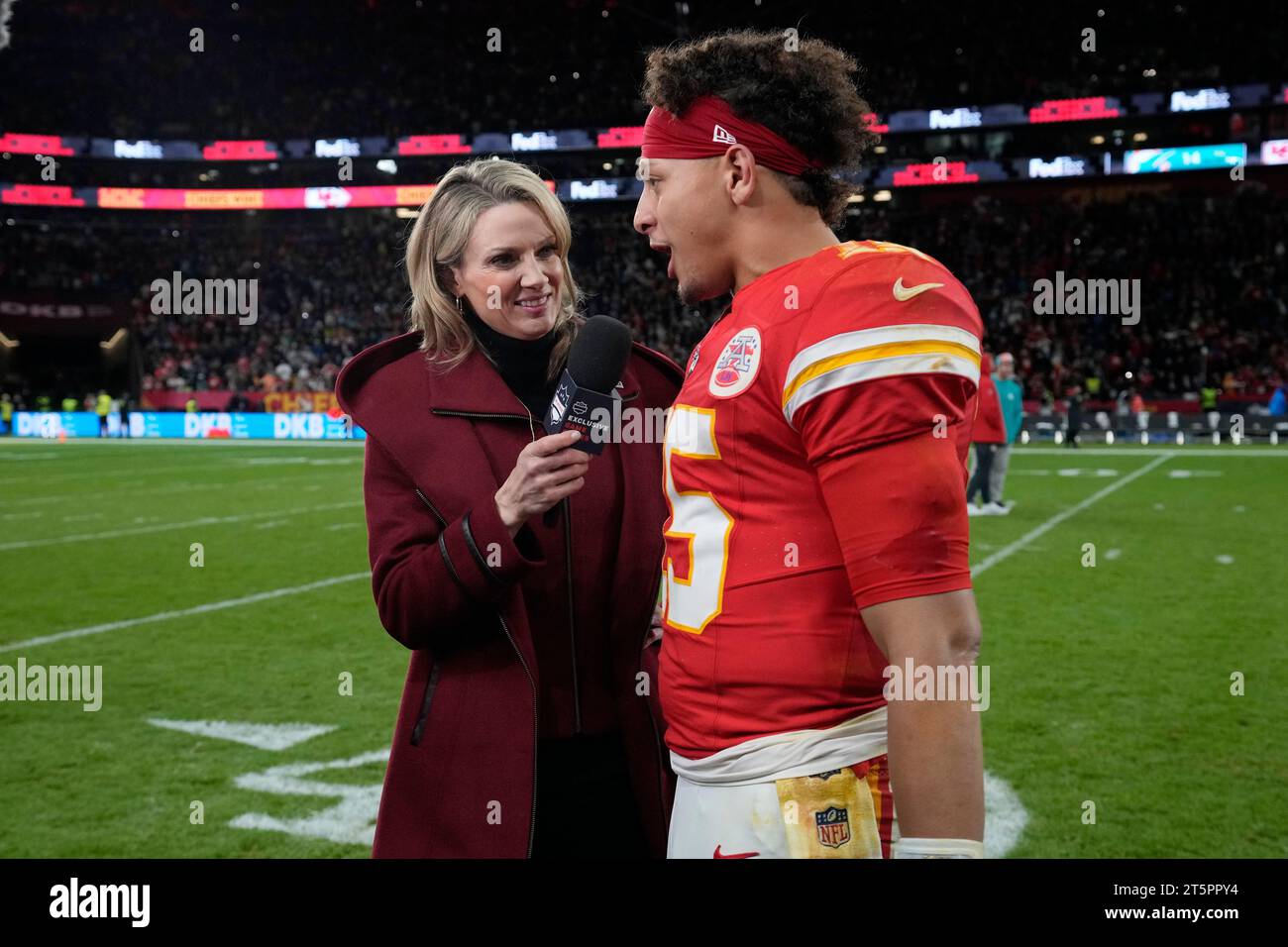 NFL Network reporter Stacey Dales interviews Kansas City Chiefs ...