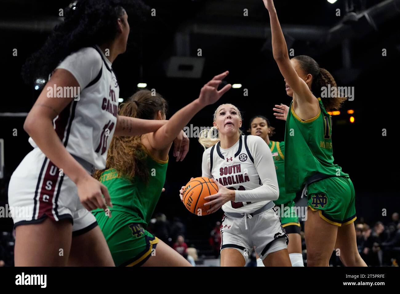 South Carolina forward Chloe Kitts (21) drives to the basket against ...