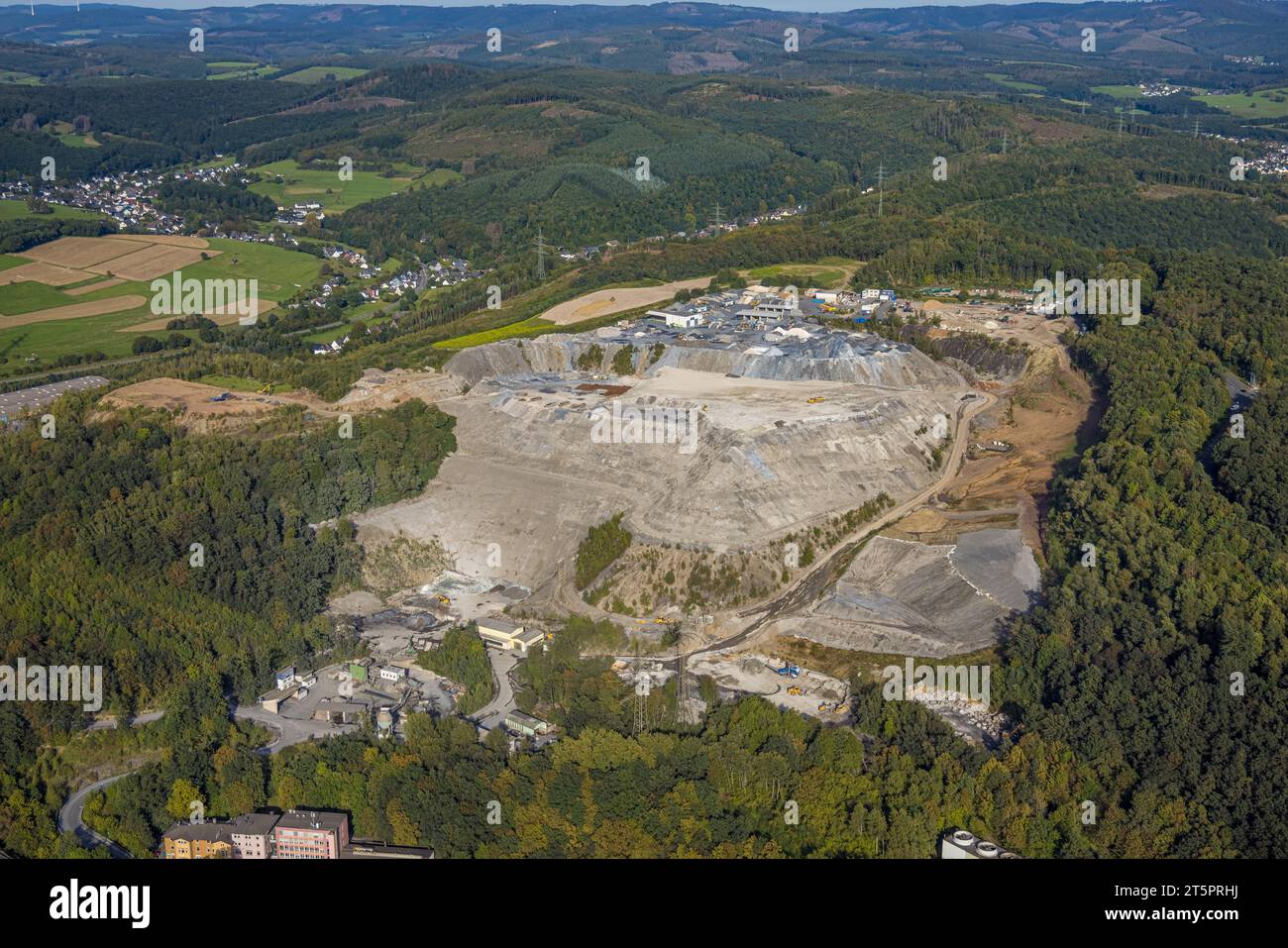 Landfill recycling center niedersetzen hi-res stock photography and ...