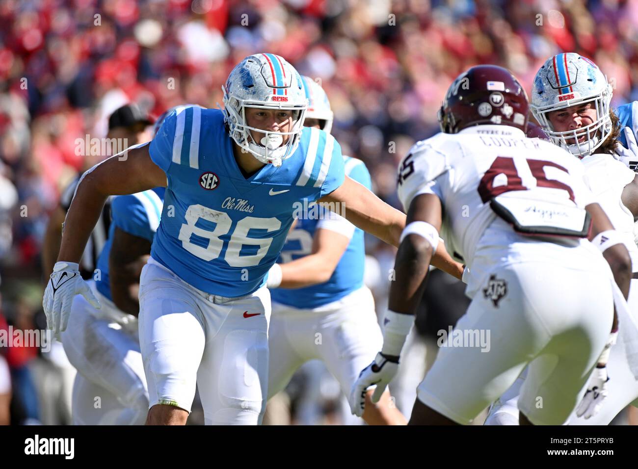Mississippi tight end Caden Prieskorn (86) runs a play during the first ...